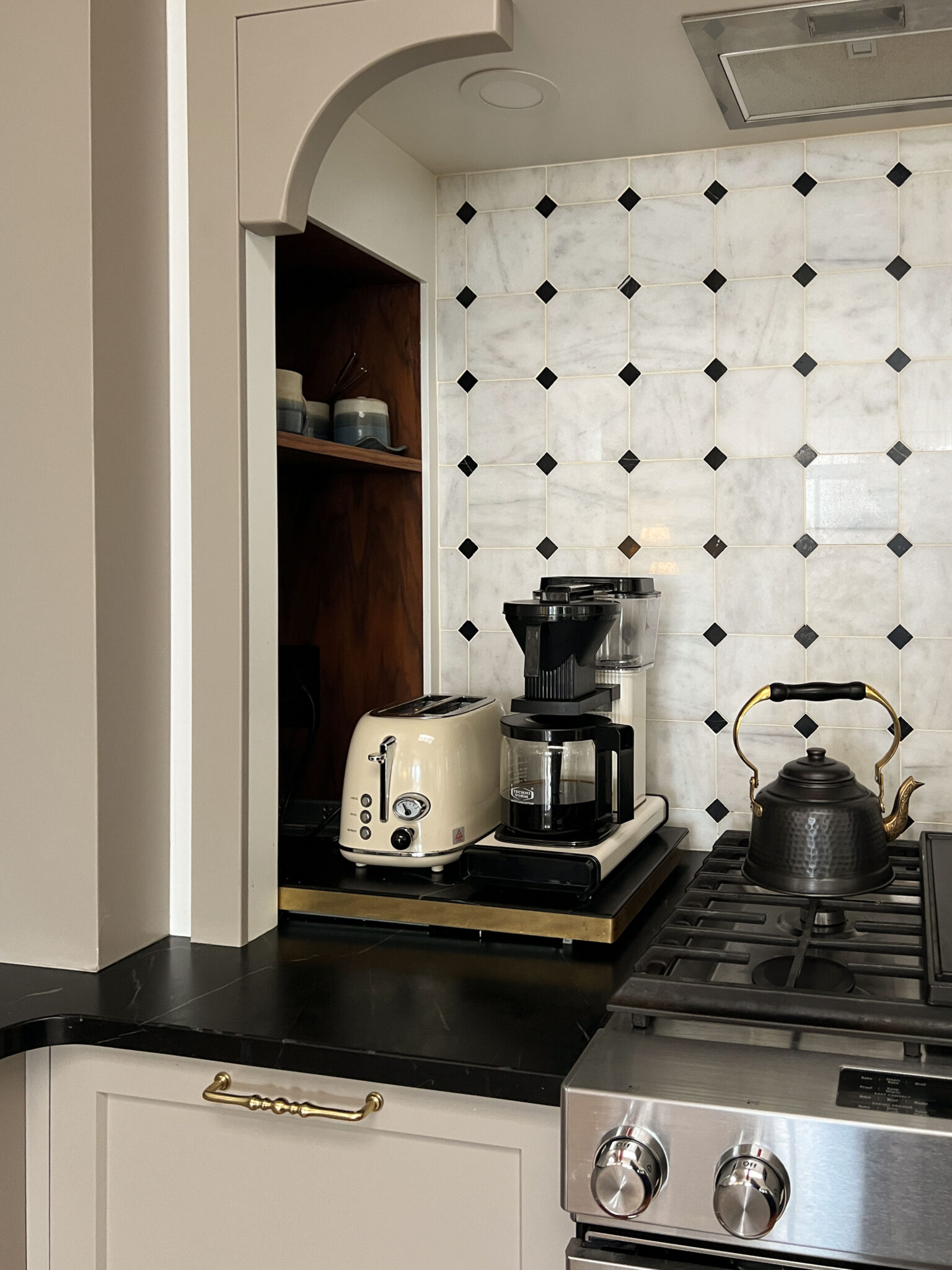 Essentials for Making your Guest Room Ready for the Holidays - Erin ...